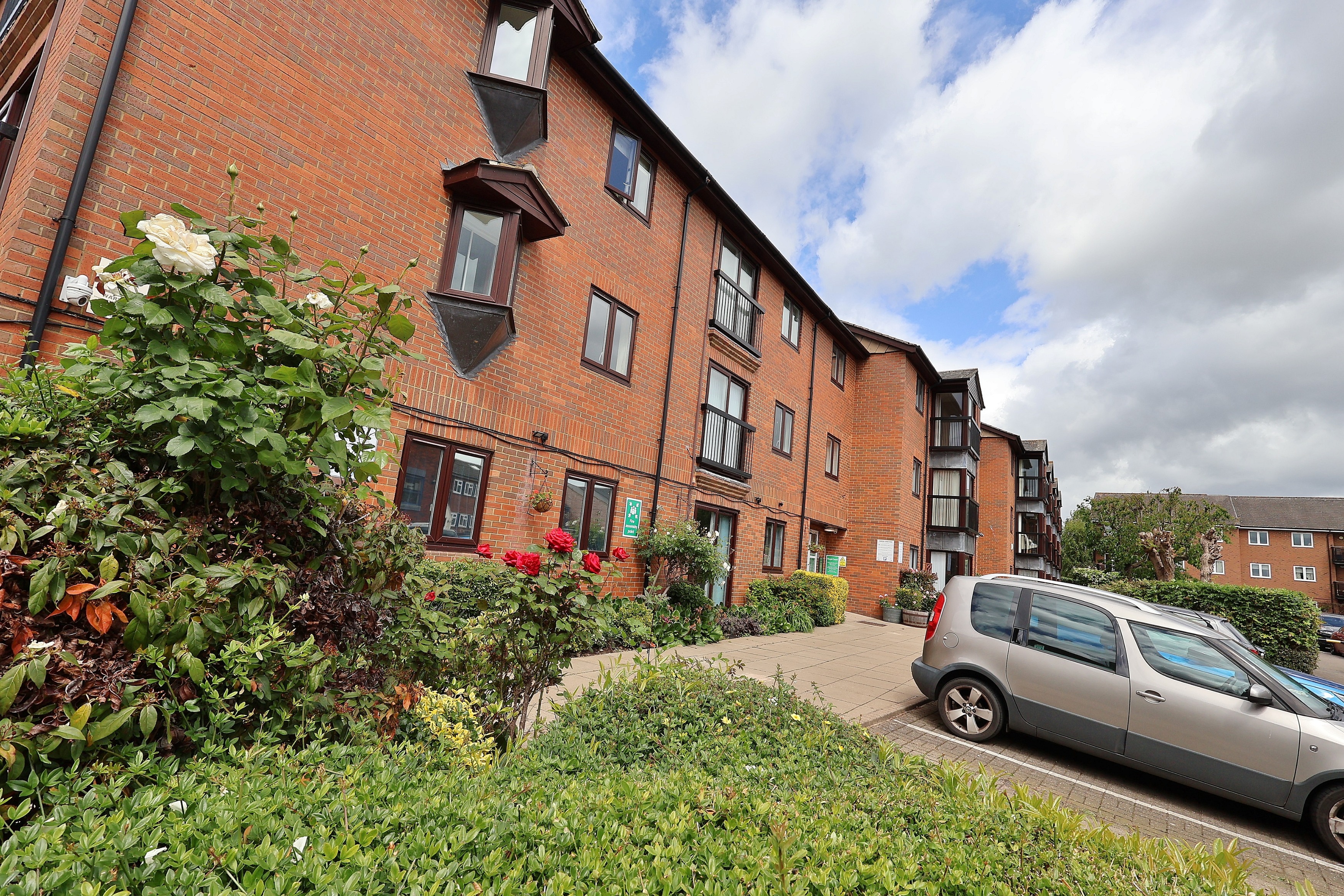 1 Bedroom Property for Sale in Regal Court, Bancroft, Hitchin for £ ...