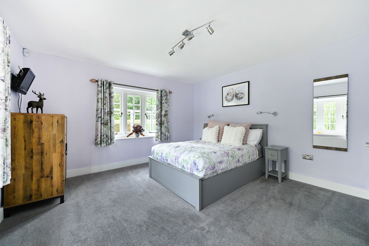 Detached House for sale with 5 bedrooms, Saunders Lane, Awbridge | Fine ...