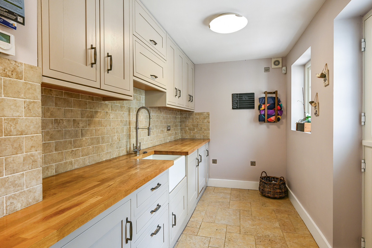 Detached House for sale with 5 bedrooms, Saunders Lane, Awbridge | Fine ...