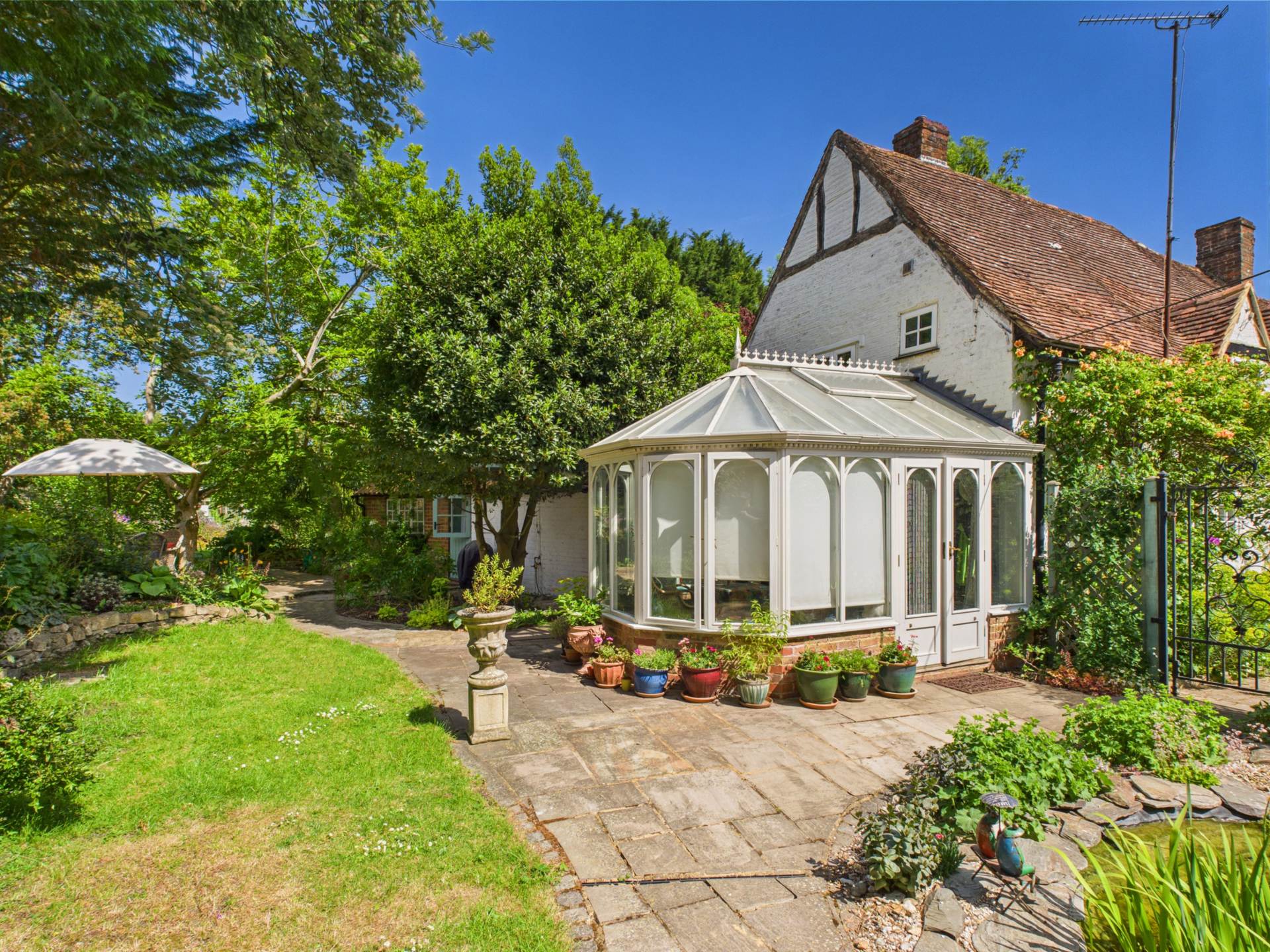 Cottage for sale with 3 bedrooms, Lower Road, Stoke Mandeville | Fine ...