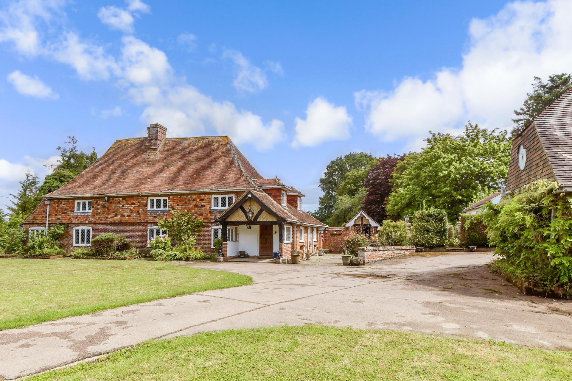 Detached House for sale with 4 bedrooms, Weddington, Ash | Fine & Country
