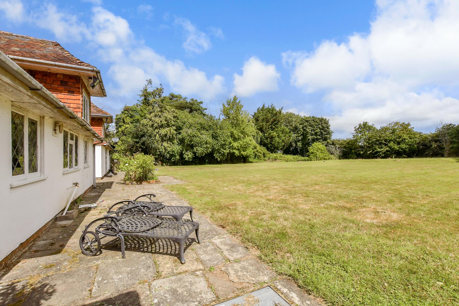 Detached House for sale with 4 bedrooms, Weddington, Ash | Fine & Country