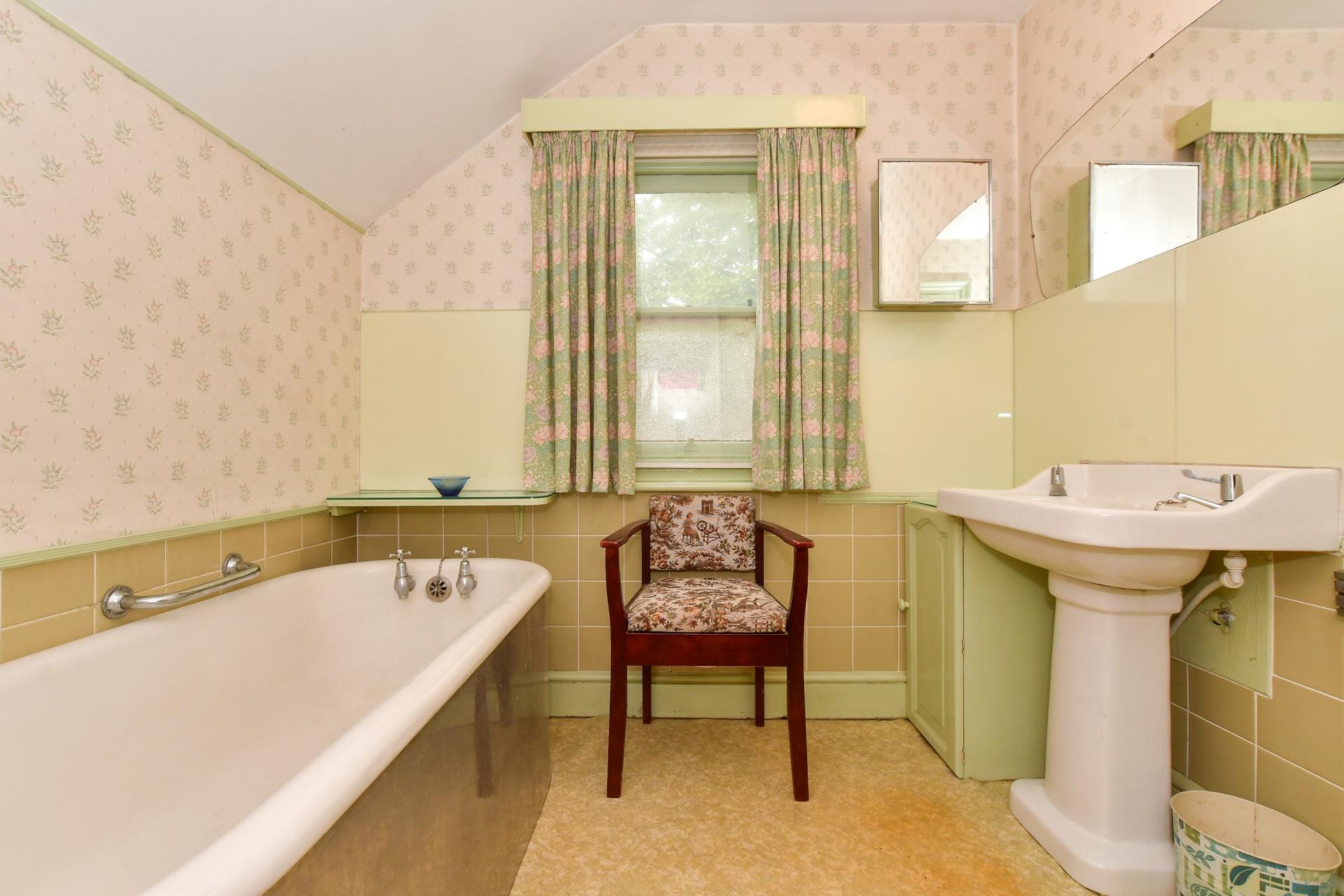 Detached House for sale with 4 bedrooms, Sturry Hill, Sturry | Fine ...