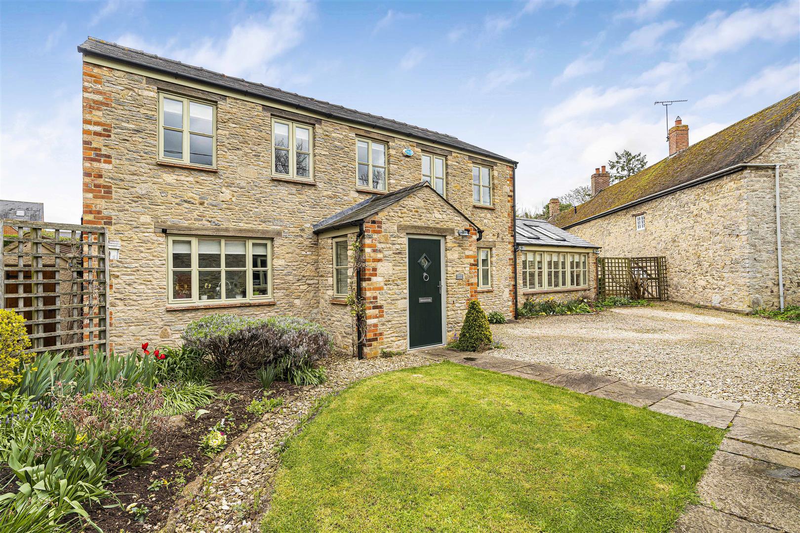 Detached House for sale with 5 bedrooms, Old Arncott Road, Ambrosden ...