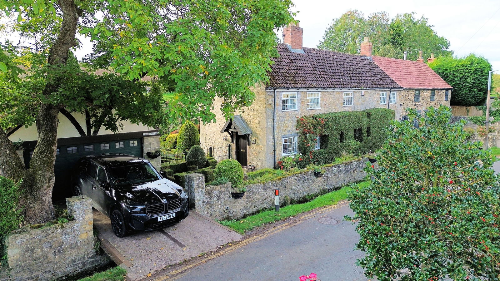 Cottage for sale with 3 bedrooms, Walnut Tree Cottages, Brookhouse ...