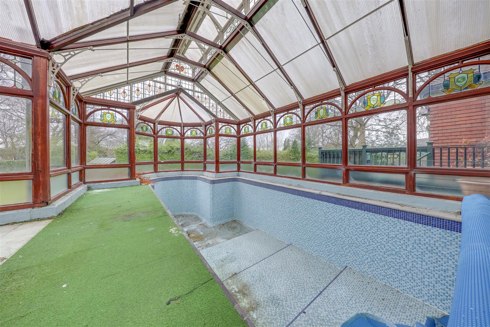 Detached House for sale with 7 bedrooms, Manchester Road, Castleton ...