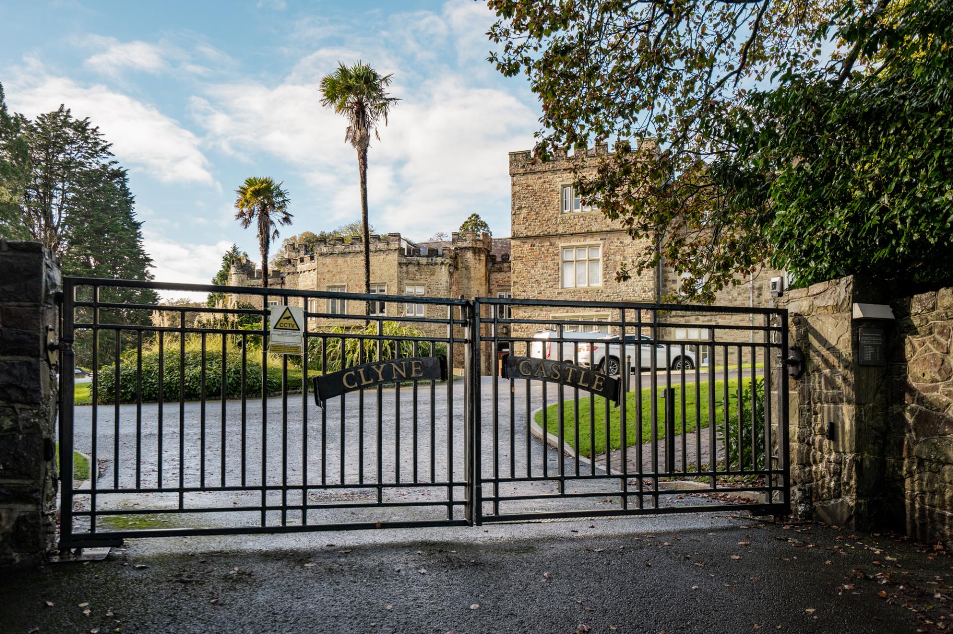 Apartment for sale with 2 bedrooms, 17 Clyne Castle, Blackpill | Fine ...