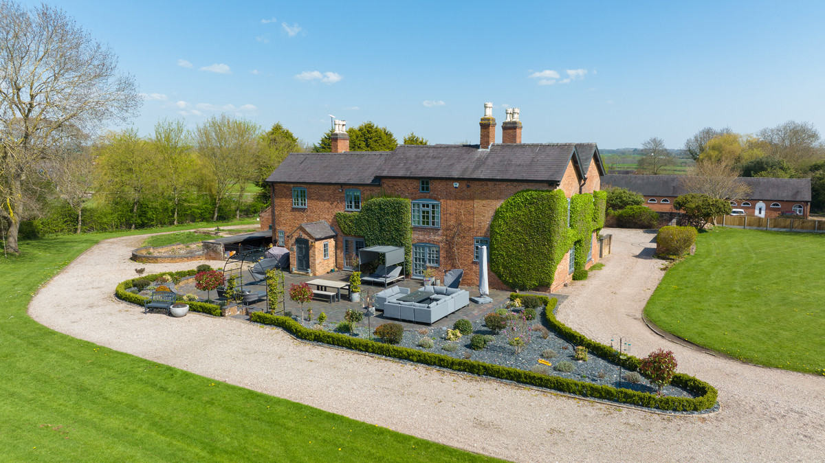 Detached House for sale with 6 bedrooms, Ash Lane, Etwall | Fine & Country
