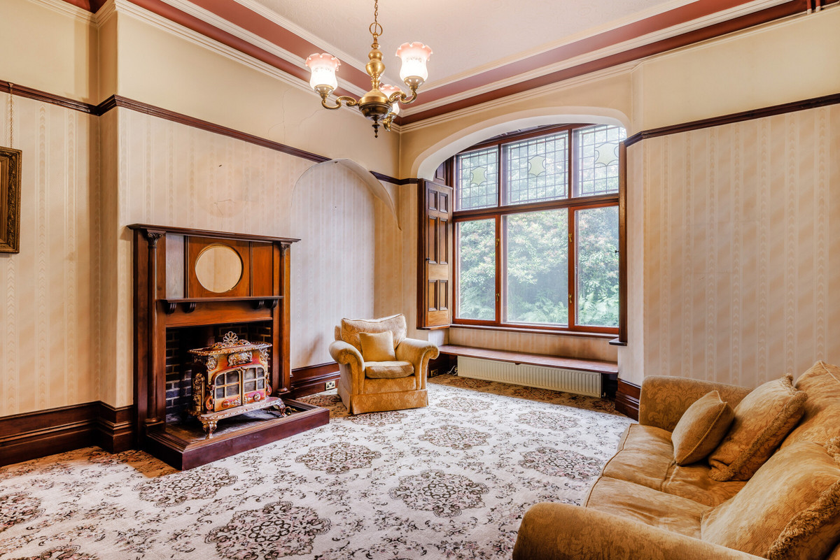 Detached House for sale with 11 bedrooms, Wakefield Road Stalybridge ...
