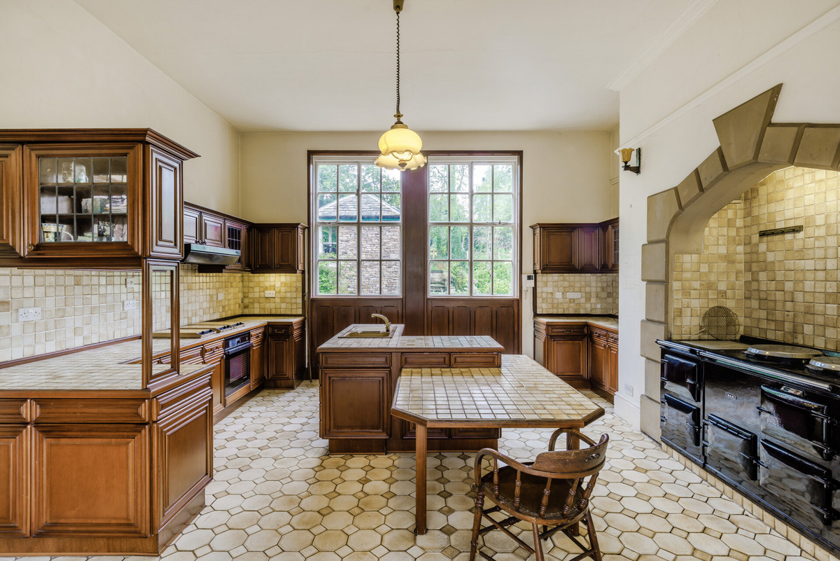 Detached House for sale with 11 bedrooms, Wakefield Road Stalybridge ...