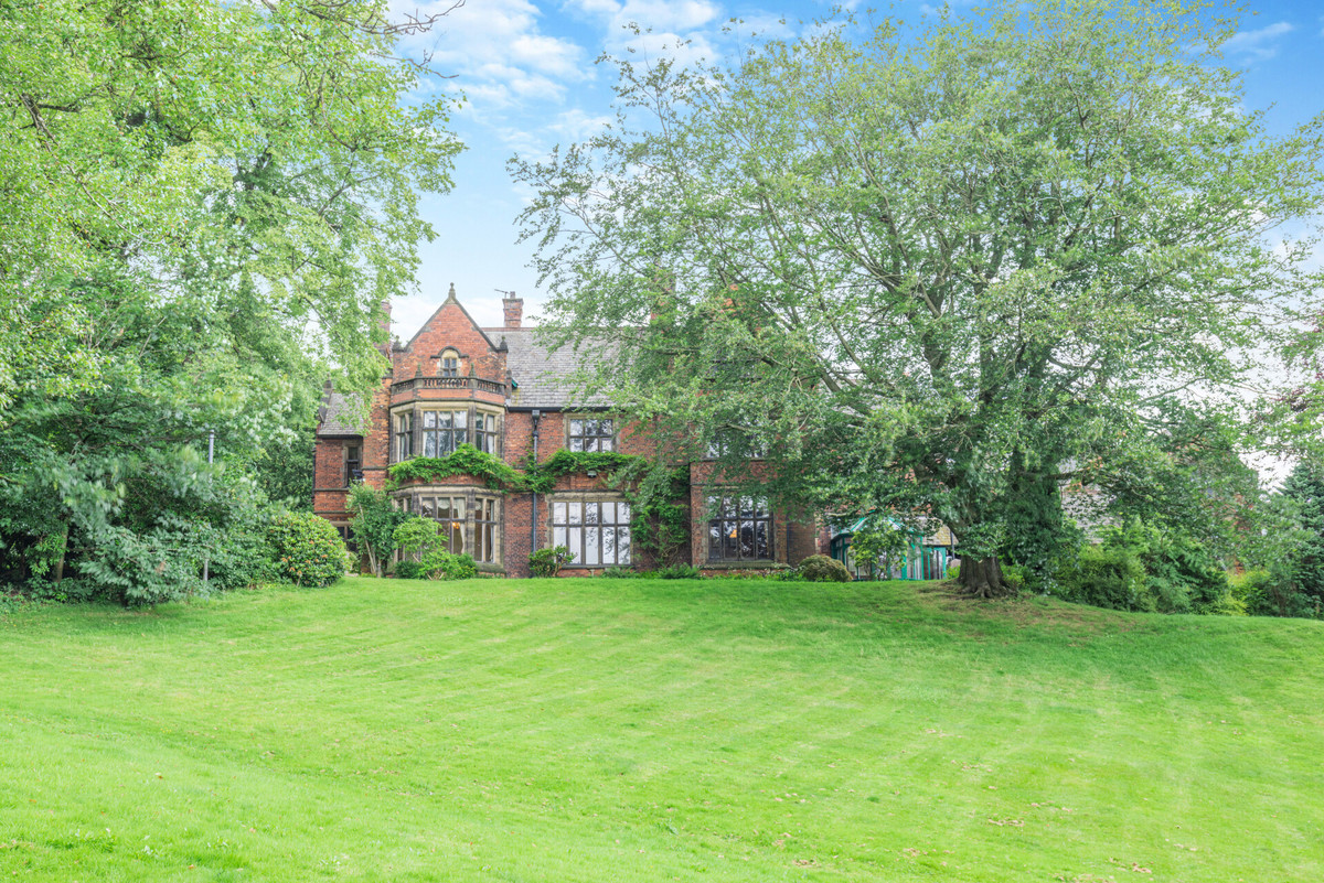 Detached House for sale with 11 bedrooms, Wakefield Road Stalybridge ...