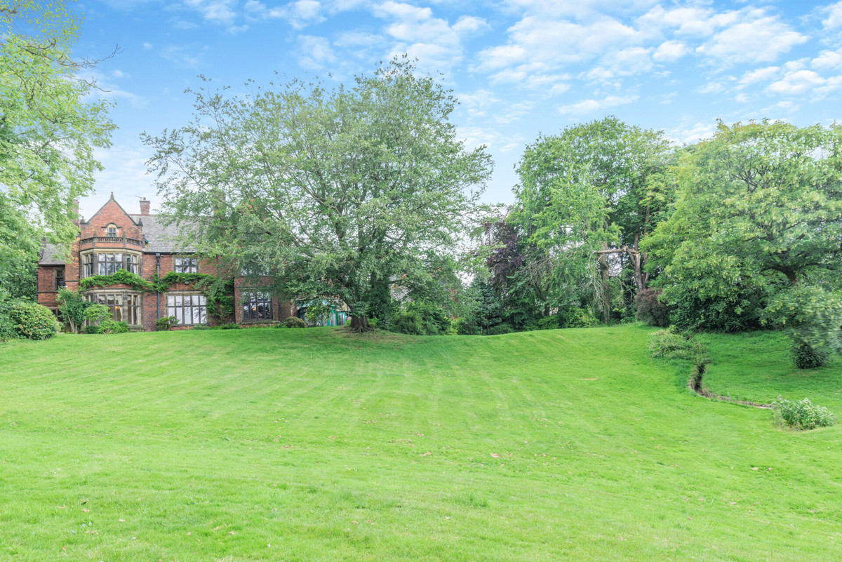 Detached House for sale with 11 bedrooms, Wakefield Road Stalybridge ...