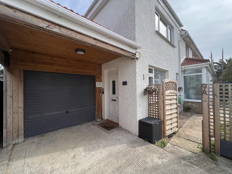 Semi-Detached House for sale with 5 bedrooms, 4 Bedroom House + self ...
