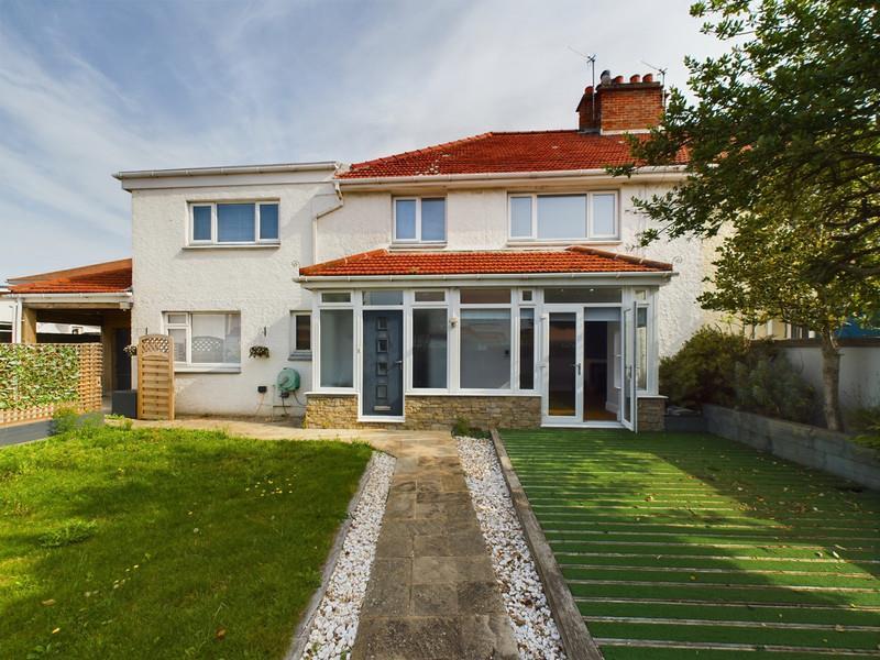 Semi-Detached House for sale with 5 bedrooms, 4 Bedroom House + self ...