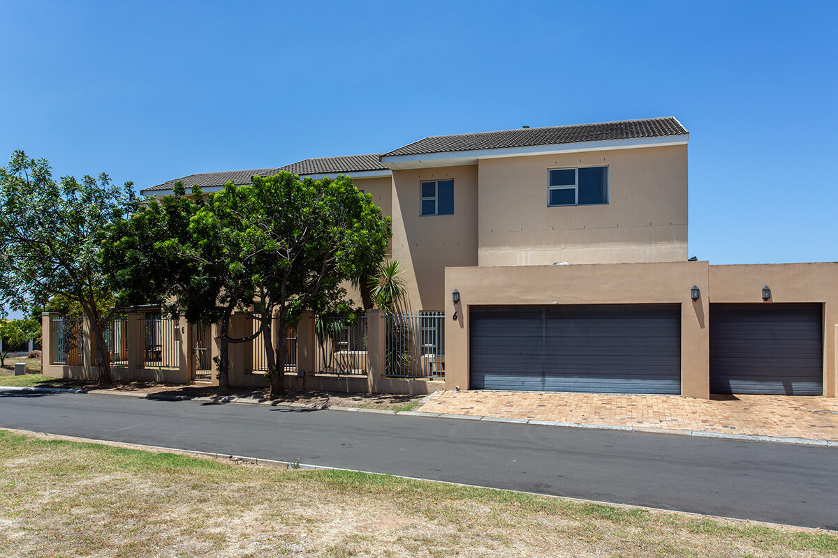House for sale with 6 bedrooms, Vredekloof Heights, Brackenfell | Fine ...