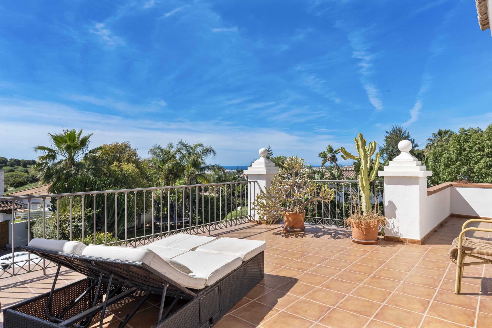 Villa for sale with 6 bedrooms, El Paraiso Alto, Benahavis | Fine & Country